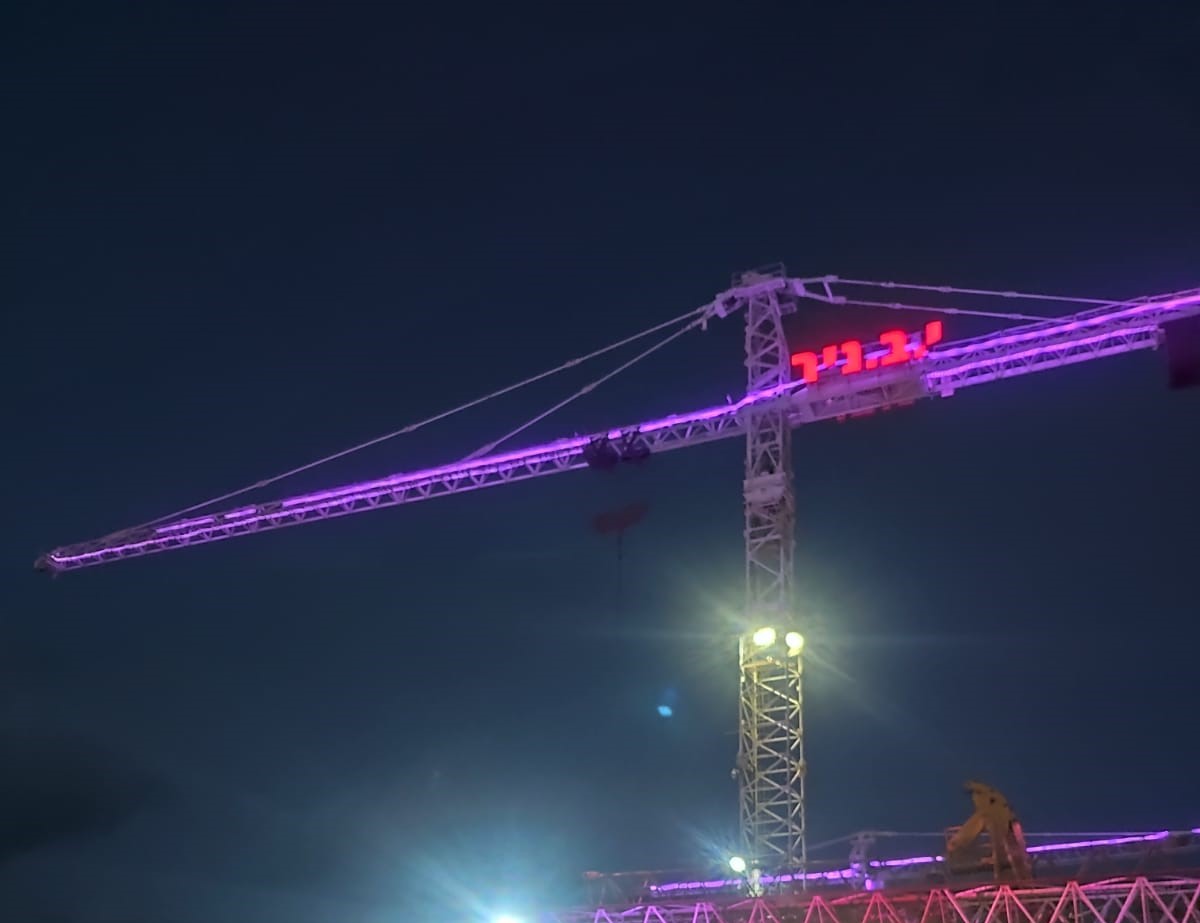 Signaling and lighting solutions for cranes - י.ב.ניר עגורנים
